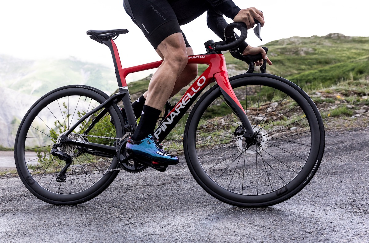 Nuova Pinarello F: alta gamma da gara, ma costerà meno della Dogma