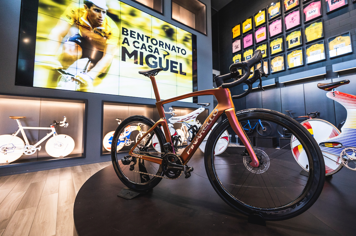 Indurain torna insieme a Pinarello. E ancora quanto va forte ...