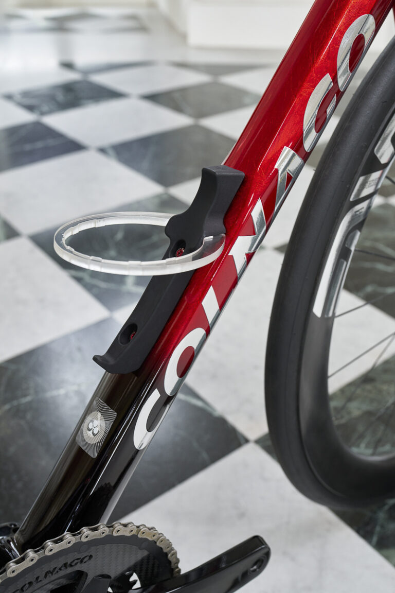 Colnago C68 Rossa: com’è montata e quanto costa la bici ufficiale de La ...